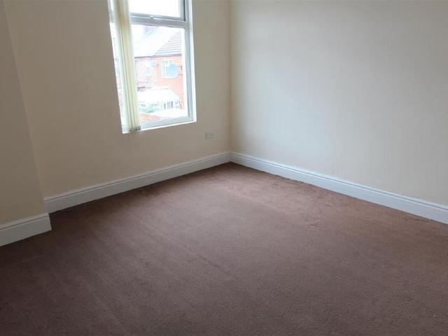 3 bedroom end of terrace house to rent