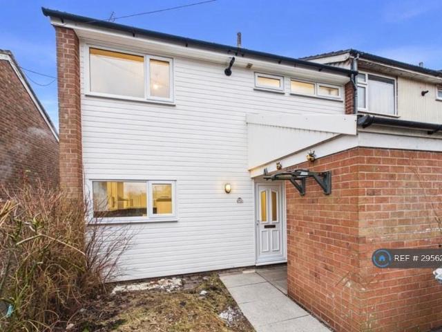 3 bedroom end of terrace house to rent