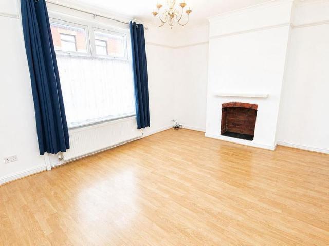 3 bedroom end of terrace house to rent