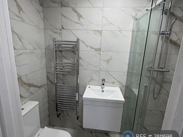 3 bedroom end of terrace house to rent