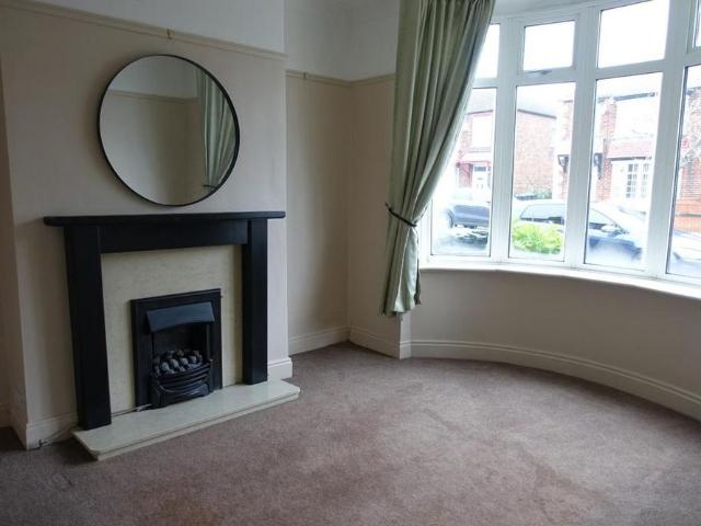 3 bedroom end of terrace house to rent