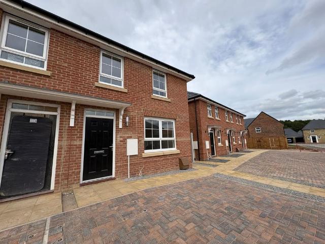 3 bedroom end of terrace house to rent