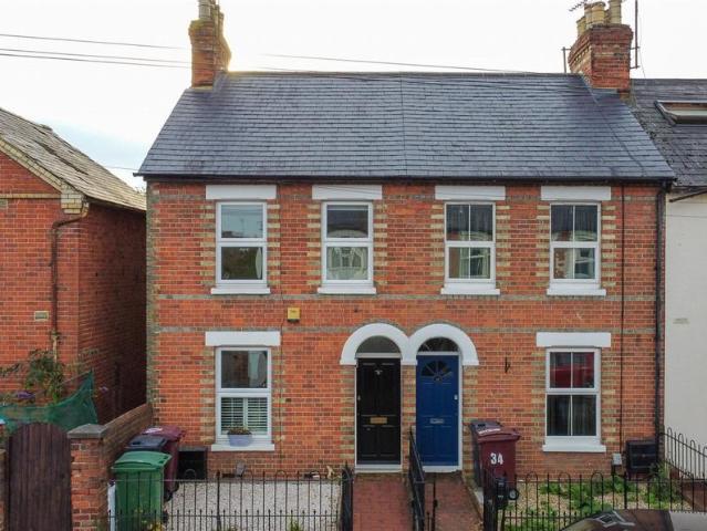 3 bedroom end of terrace house to rent