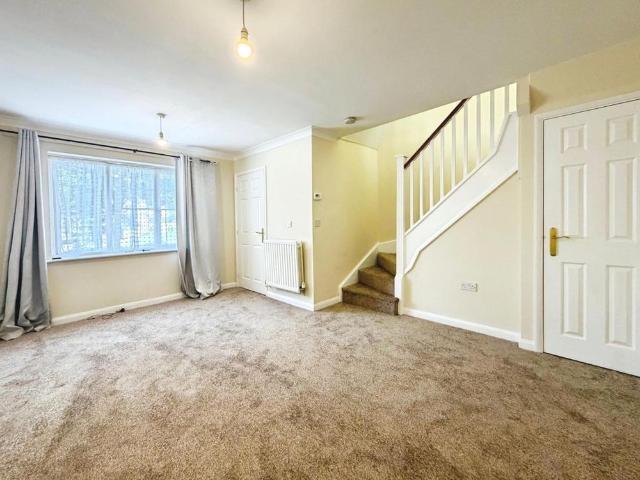 3 bedroom end of terrace house to rent