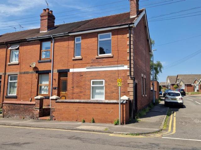 3 bedroom end of terrace house to rent