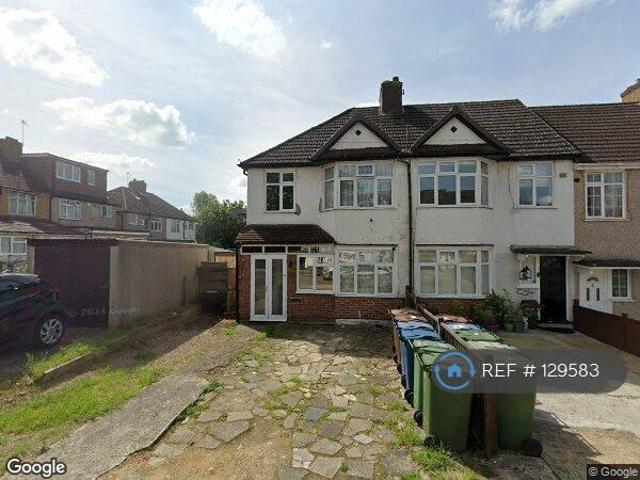 3 bedroom end of terrace house to rent