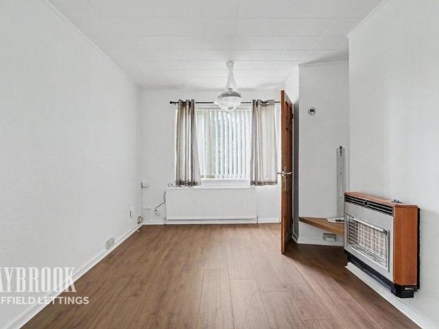 3 bedroom end of terrace house to rent