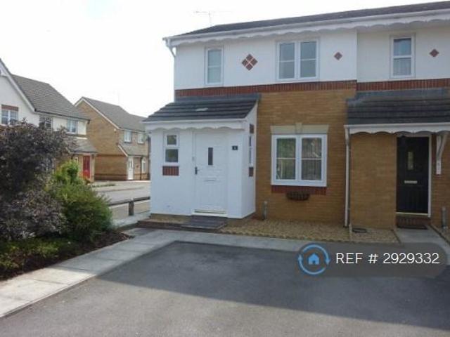 3 bedroom end of terrace house to rent