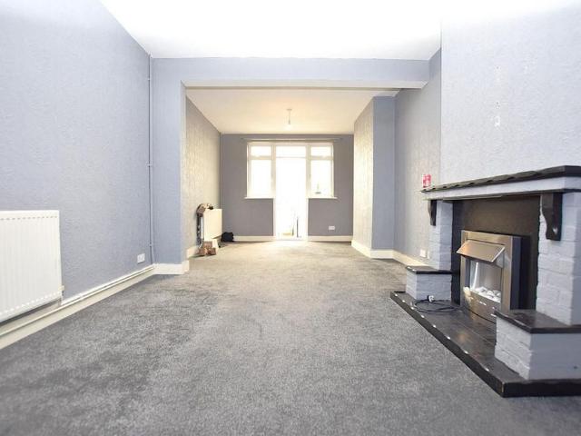3 bedroom end of terrace house to rent