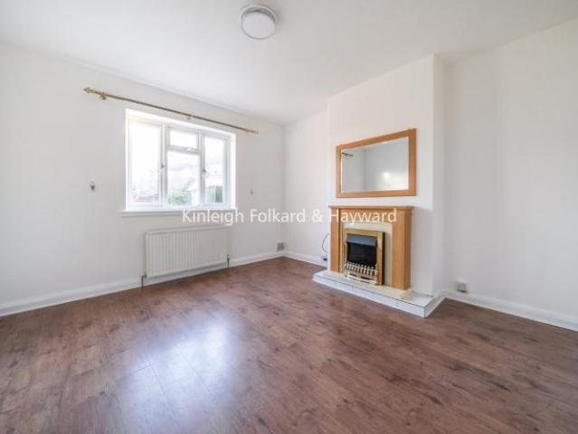 3 bedroom end of terrace house to rent