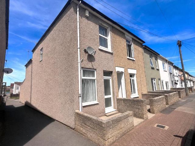 3 bedroom end of terrace house to rent