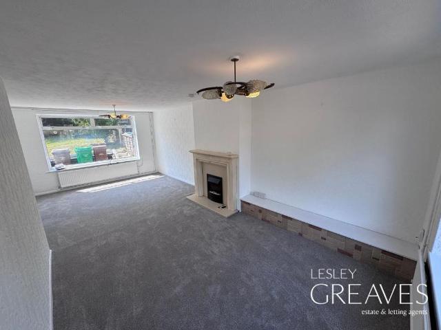 3 bedroom end of terrace house to rent