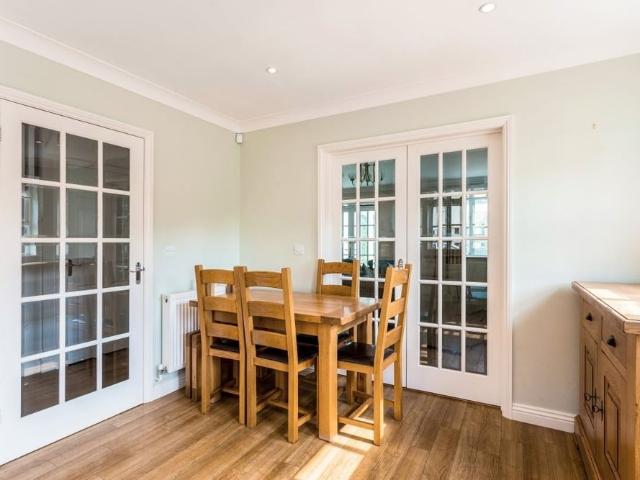 3 bedroom end of terrace house to rent