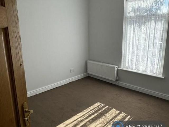 3 bedroom end of terrace house to rent