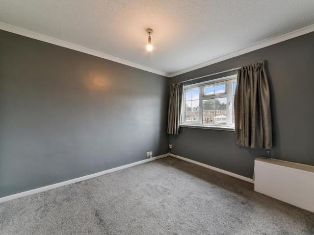 3 bedroom end of terrace house to rent