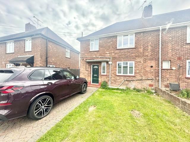 3 bedroom end of terrace house to rent