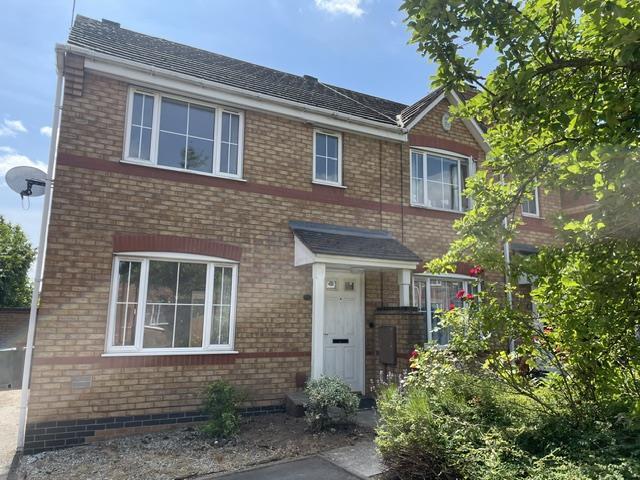 3 bedroom end of terrace house to rent