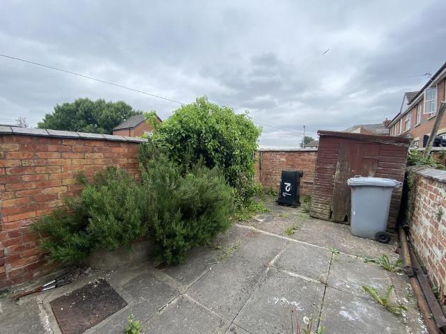 3 bedroom end of terrace house to rent