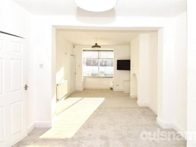 3 bedroom end of terrace house to rent
