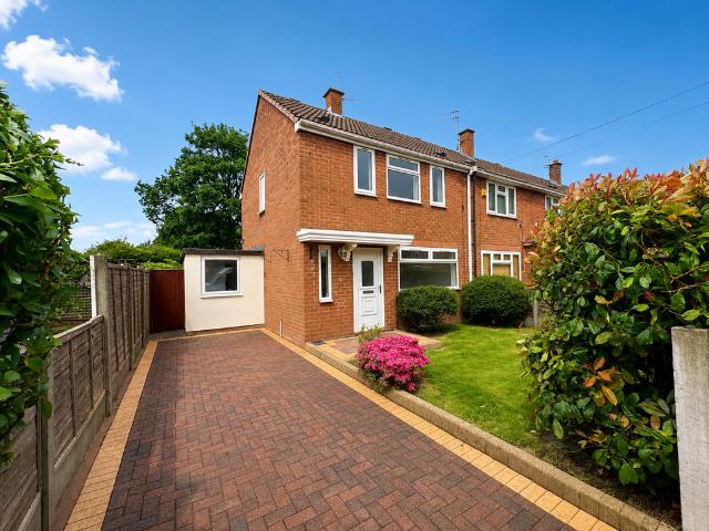3 bedroom end of terrace house to rent