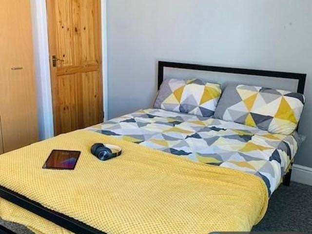 3 bedroom end of terrace house to rent