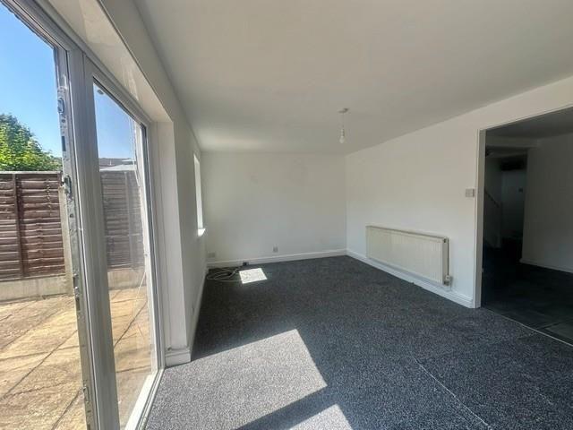 3 bedroom end of terrace house to rent