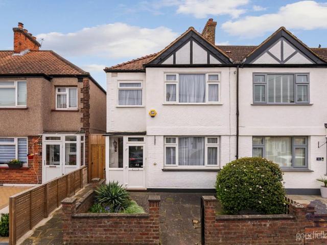 3 bedroom end of terrace house to rent