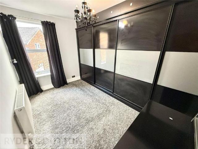 3 bedroom end of terrace house to rent