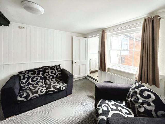 3 bedroom end of terrace house to rent