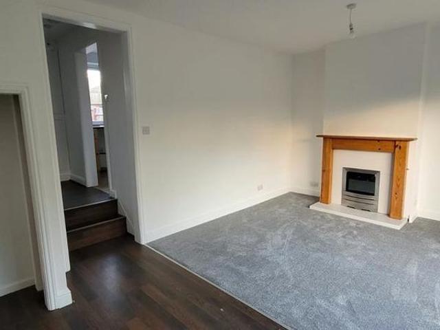 3 bedroom end of terrace house to rent