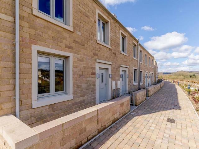 3 bedroom end of terrace house to rent