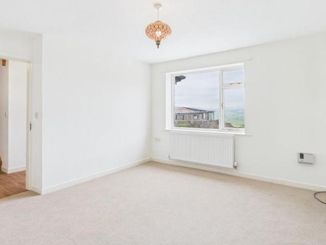 3 bedroom end of terrace house to rent