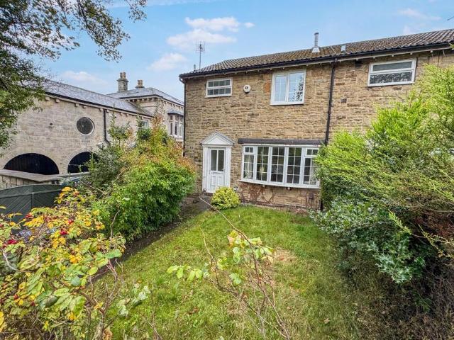 3 bedroom end of terrace house to rent