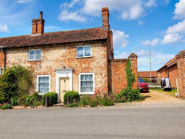 3 bedroom end of terrace house to rent