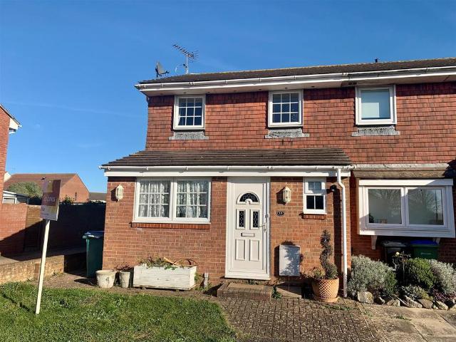 3 bedroom end of terrace house to rent