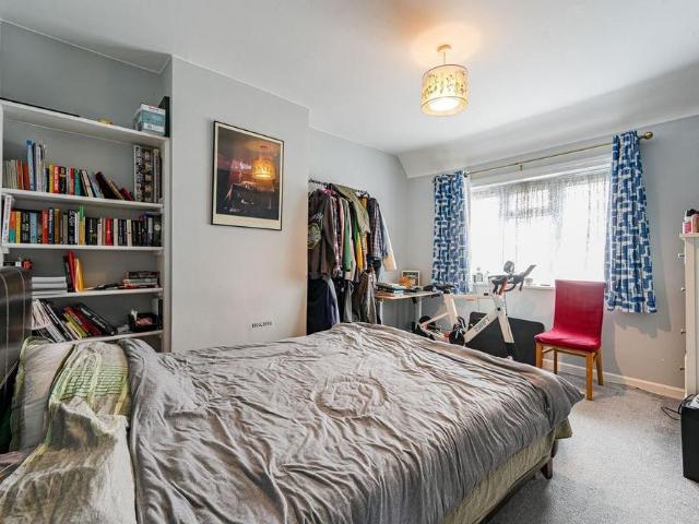 3 bedroom end of terrace house to rent