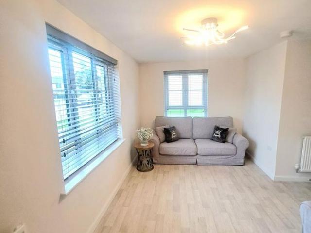 3 bedroom end of terrace house to rent