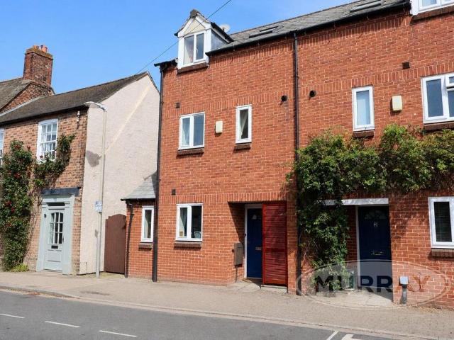 3 bedroom end of terrace house to rent