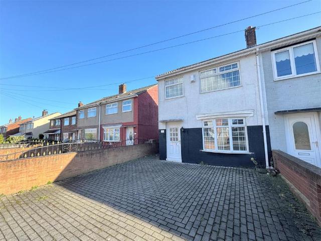 3 bedroom end of terrace house to rent