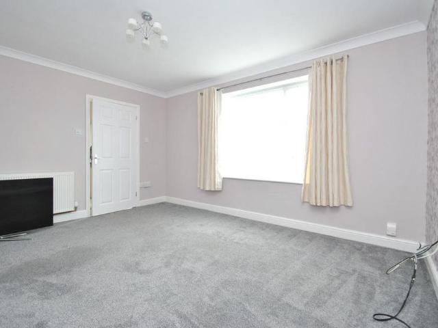 3 bedroom end of terrace house to rent