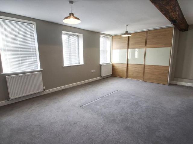 3 bedroom end of terrace house to rent