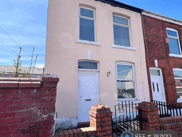 3 bedroom end of terrace house to rent