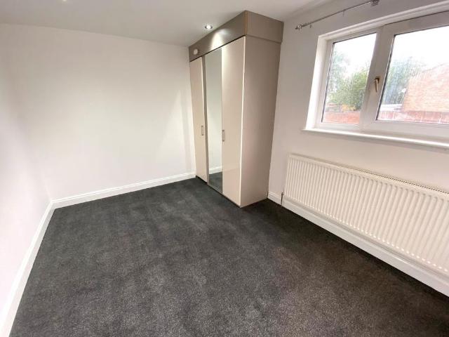 3 bedroom end of terrace house to rent