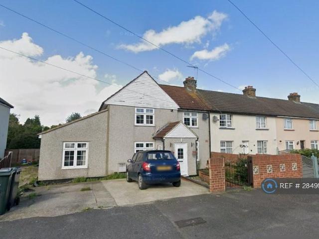 3 bedroom end of terrace house to rent