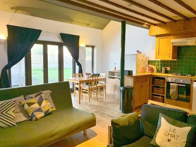 3 bedroom end of terrace house to rent