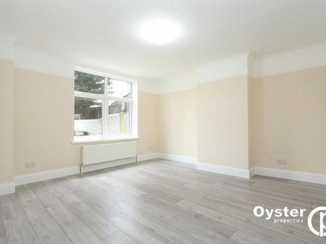 3 bedroom end of terrace house to rent