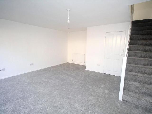 3 bedroom end of terrace house to rent