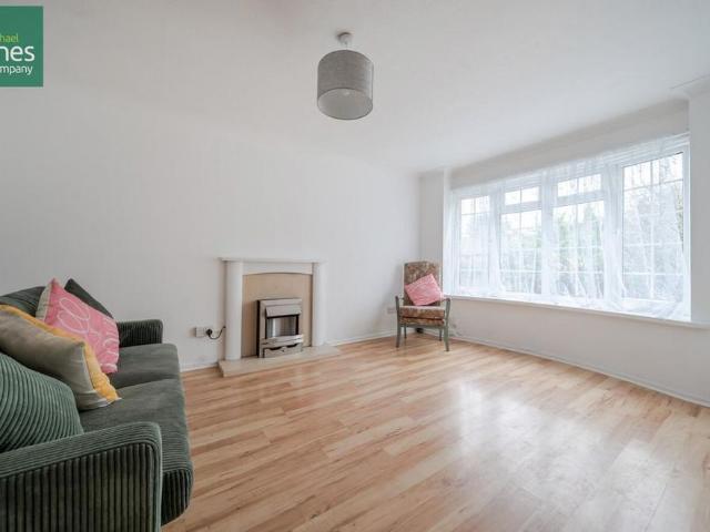 3 bedroom end of terrace house to rent