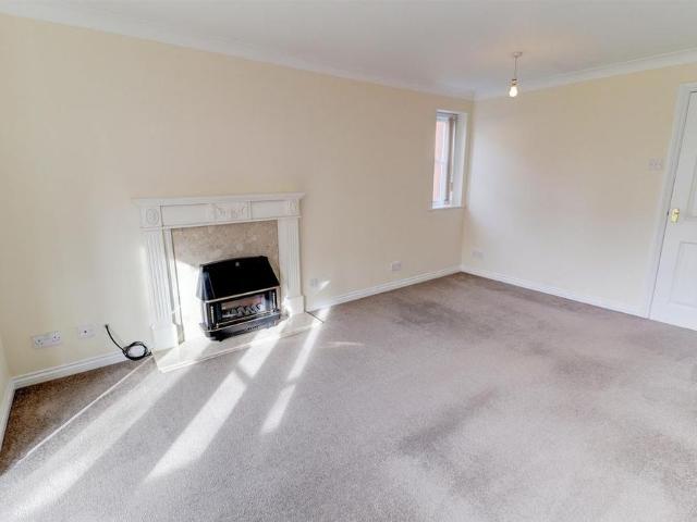 3 bedroom end of terrace house to rent