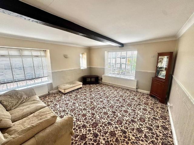 3 bedroom end of terrace house to rent